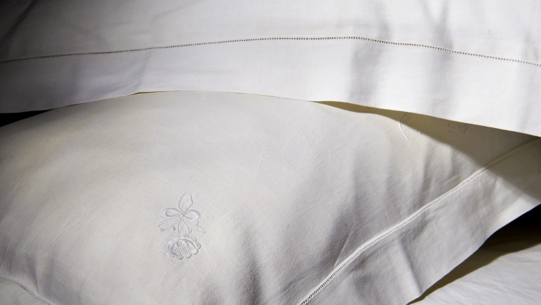 How to store linens in pillowcases