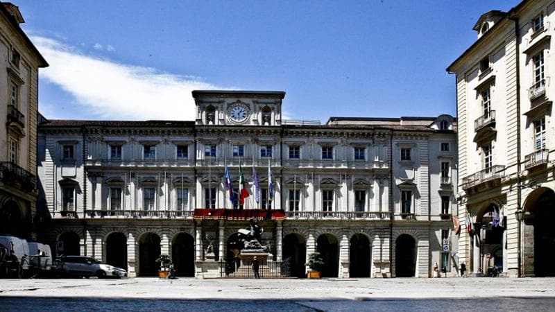 Il municipio di Torino al buio per un blackout, ascensori fermi e ...