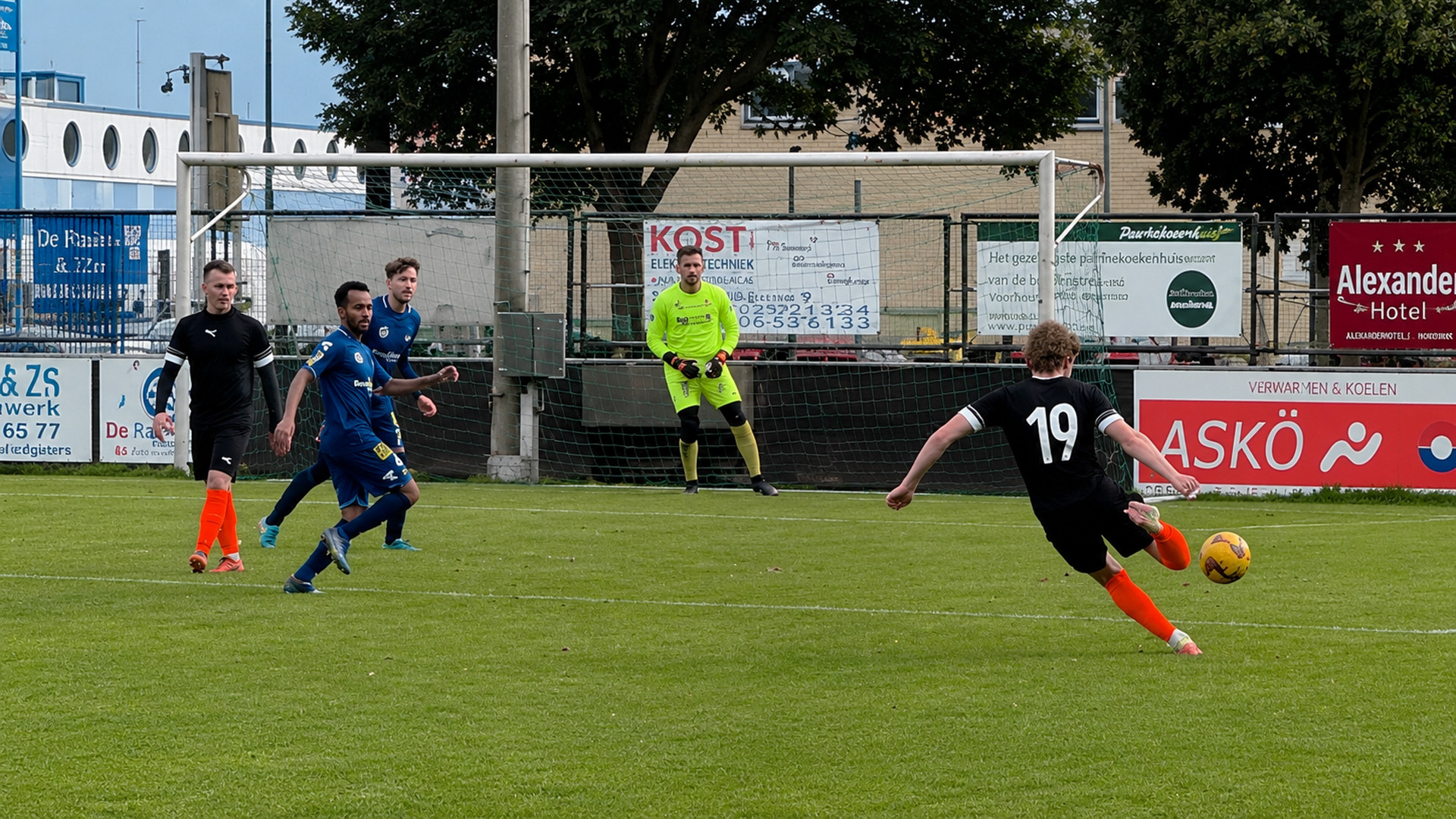 This knuckleball left defenders and keeper completely stunned