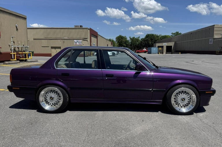 Twilight purple S52-swapped 1991 BMW 318i is a winter-built E30 sleeper