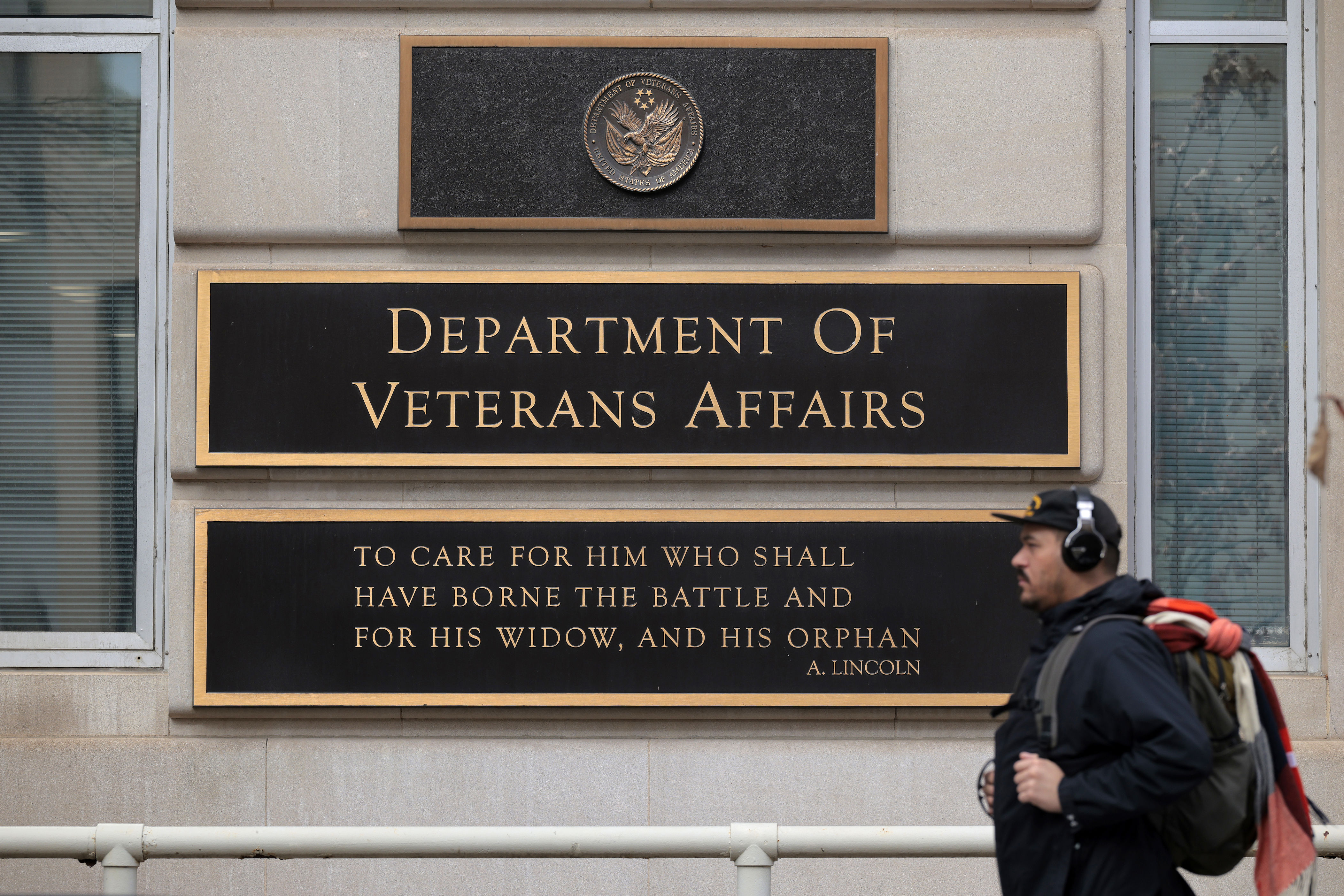 VA inventory report reveals 367 AI systems operating in healthcare ...