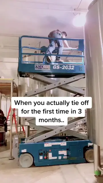 Construction worker learns a quick lesson about safety harnesses