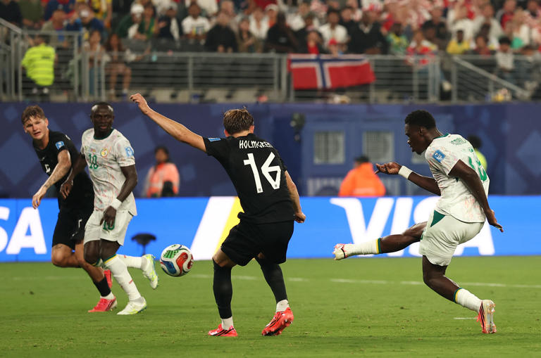 🙏 Sarr joins national icon in Senegal's World Cup pantheon