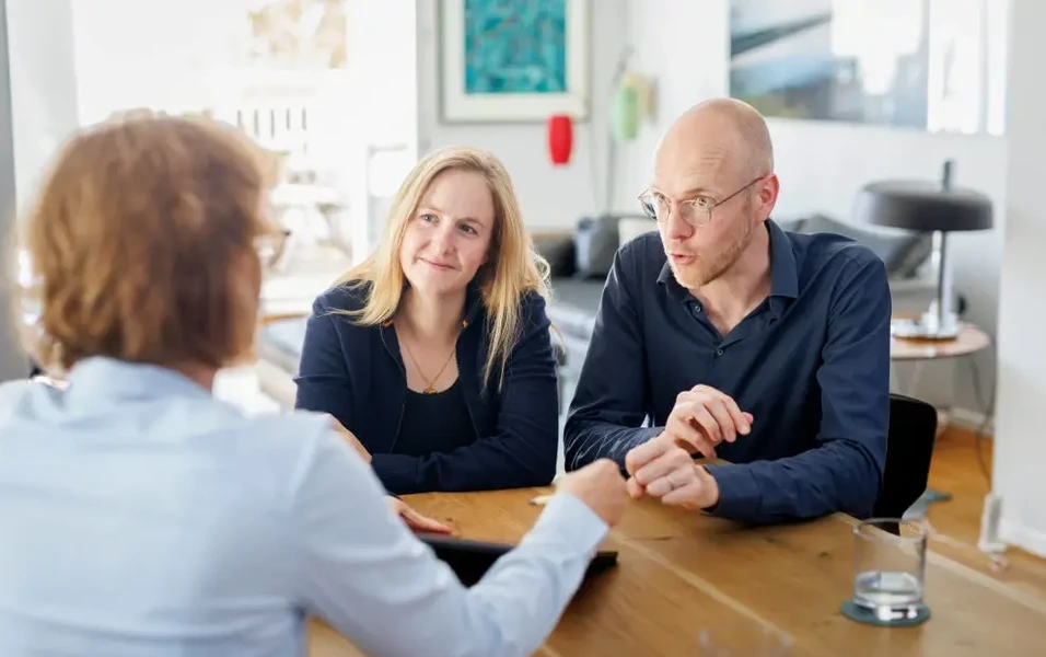Experts outline subtle and overt relationship red flags