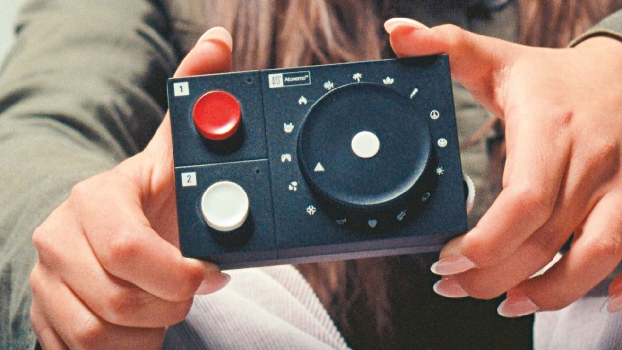 This retro music streamer gives you 'infinite mixtapes' via a physical dial