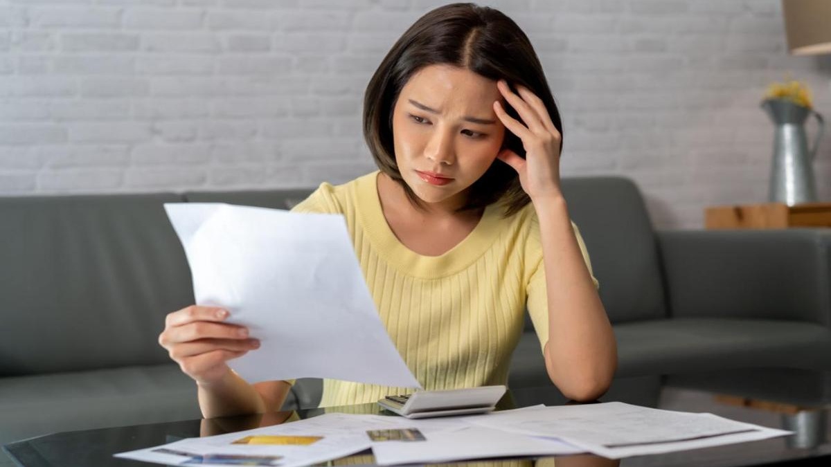 7 everyday habits that could be keeping you poor without you realizing it