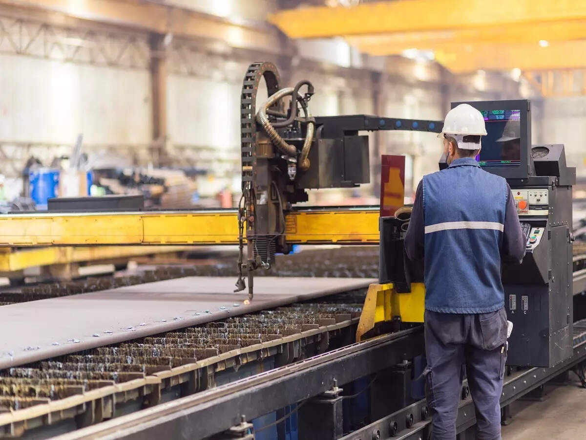 US manufacturing soars on front-loading of orders; factory employment ...