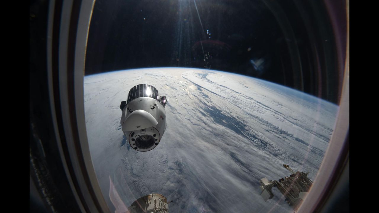 SpaceX Dragon says goodbye to the ISS | Space photo of the day for June ...
