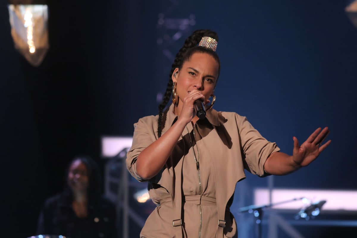 Alicia Keys pays heartfelt tribute to Clive Davis: 'He changed my life ...