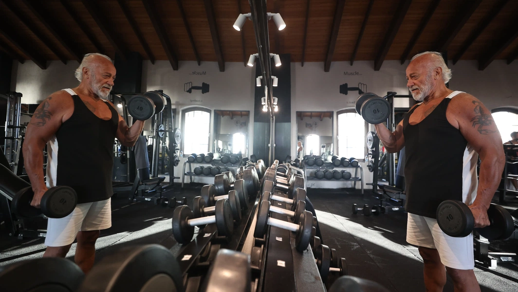 Exercise and lifestyle habits that support longevity
