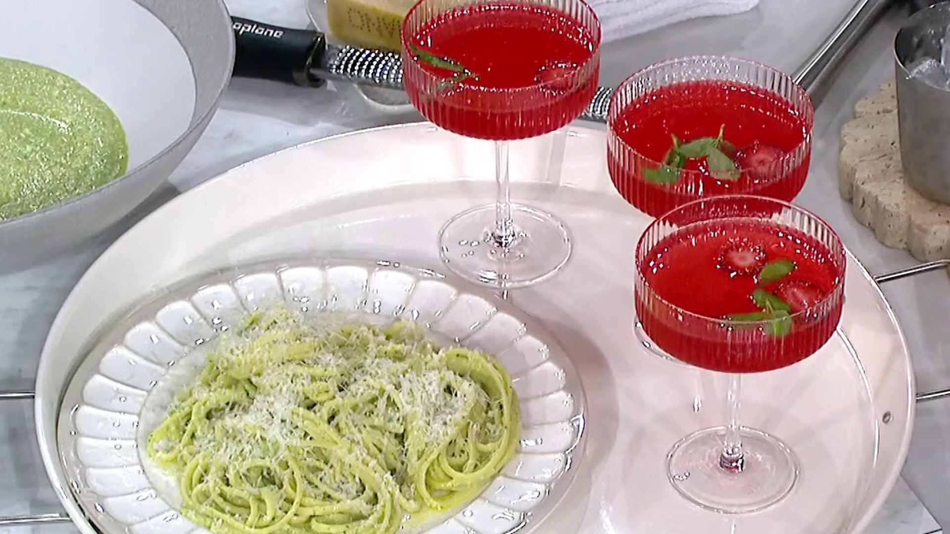 Kelly Rizzo shares recipes for burrata pasta and summer spritz