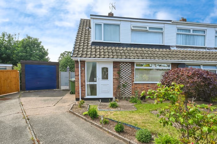 Three bedroom semi detached house in Mansfield for over £170,000 with ...