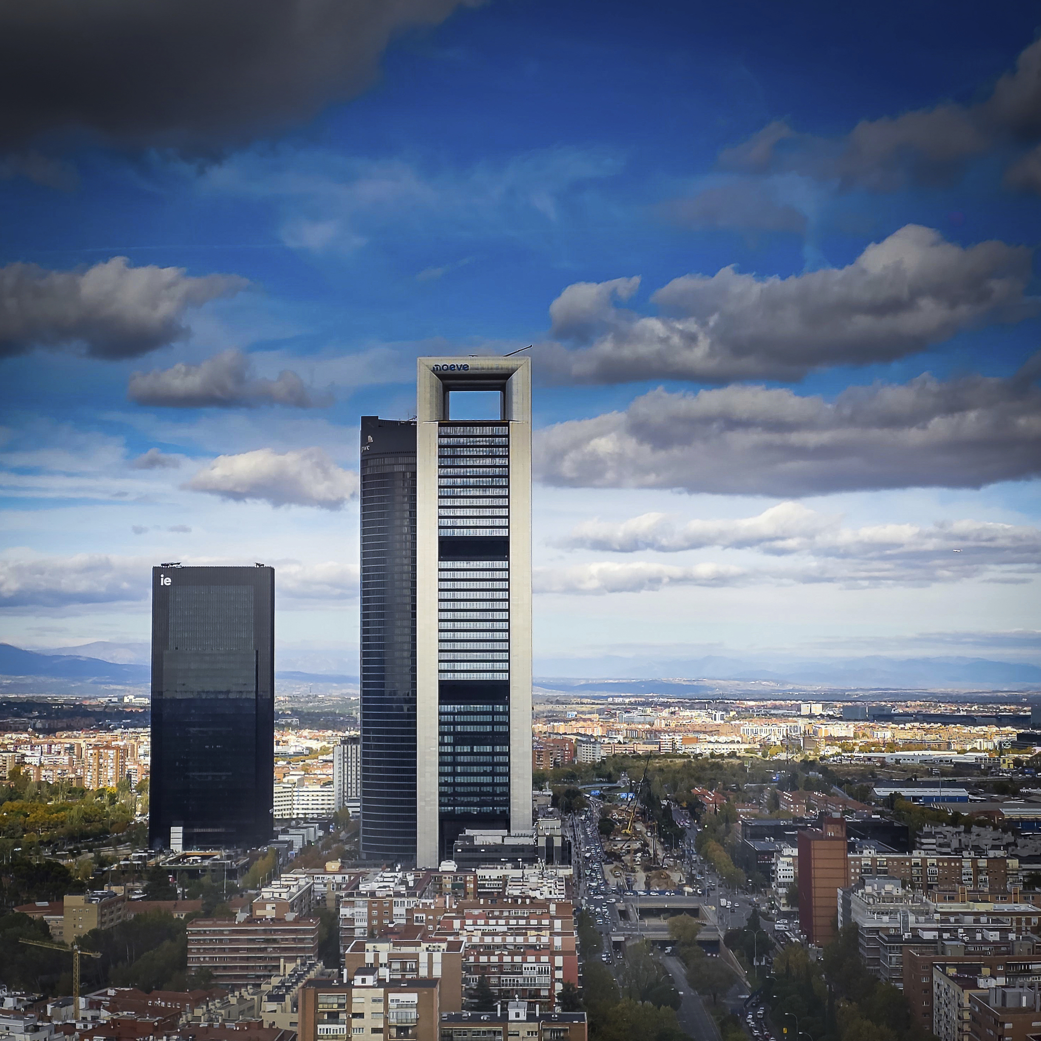 Desalojada la Torre Moeve por un incendio