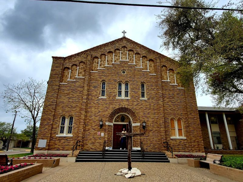 This Texas destination has a chapel built entirely from materials ...