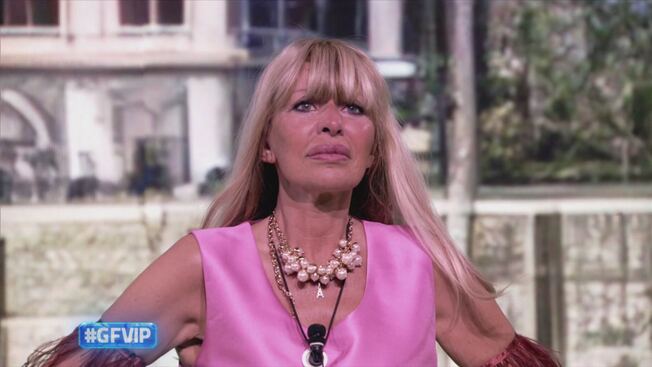 Le lacrime di Alessandra per la sua famiglia