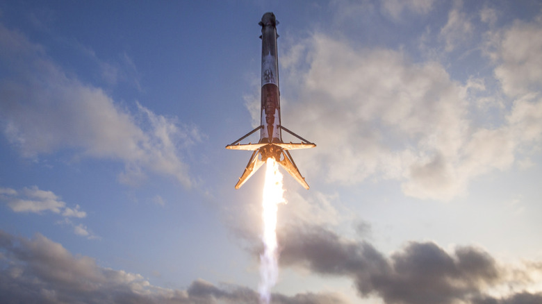 What are grid fins used for on the SpaceX Falcon 9 rocket?