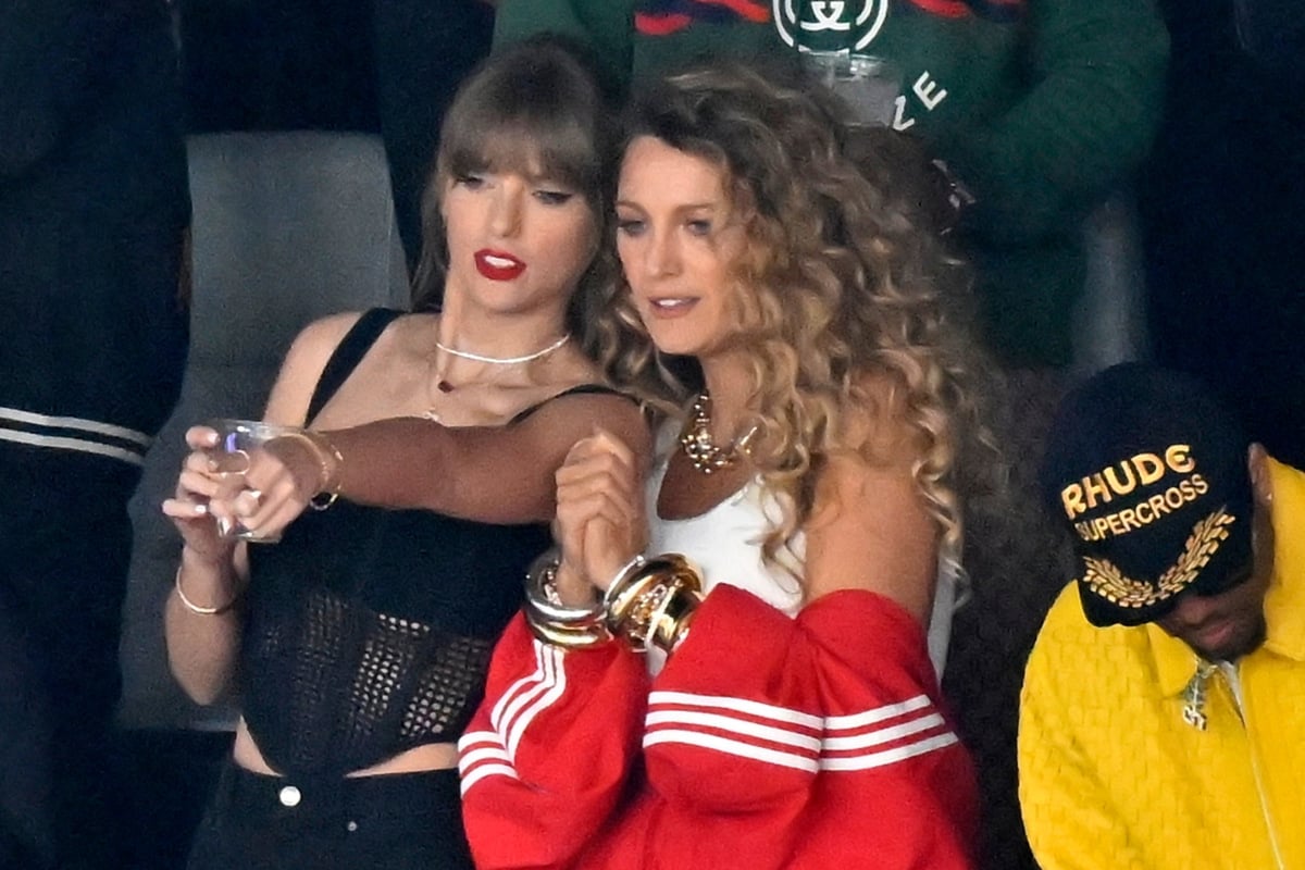 Taylor Swift seemingly celebrates bachelorette party – and Blake Lively ...