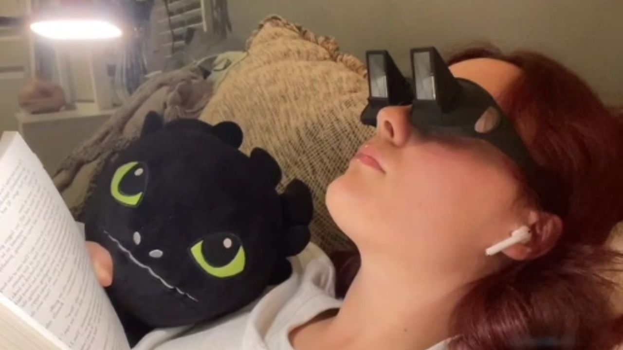 Women puts on her Lazy reading glasses to read while laying down ...