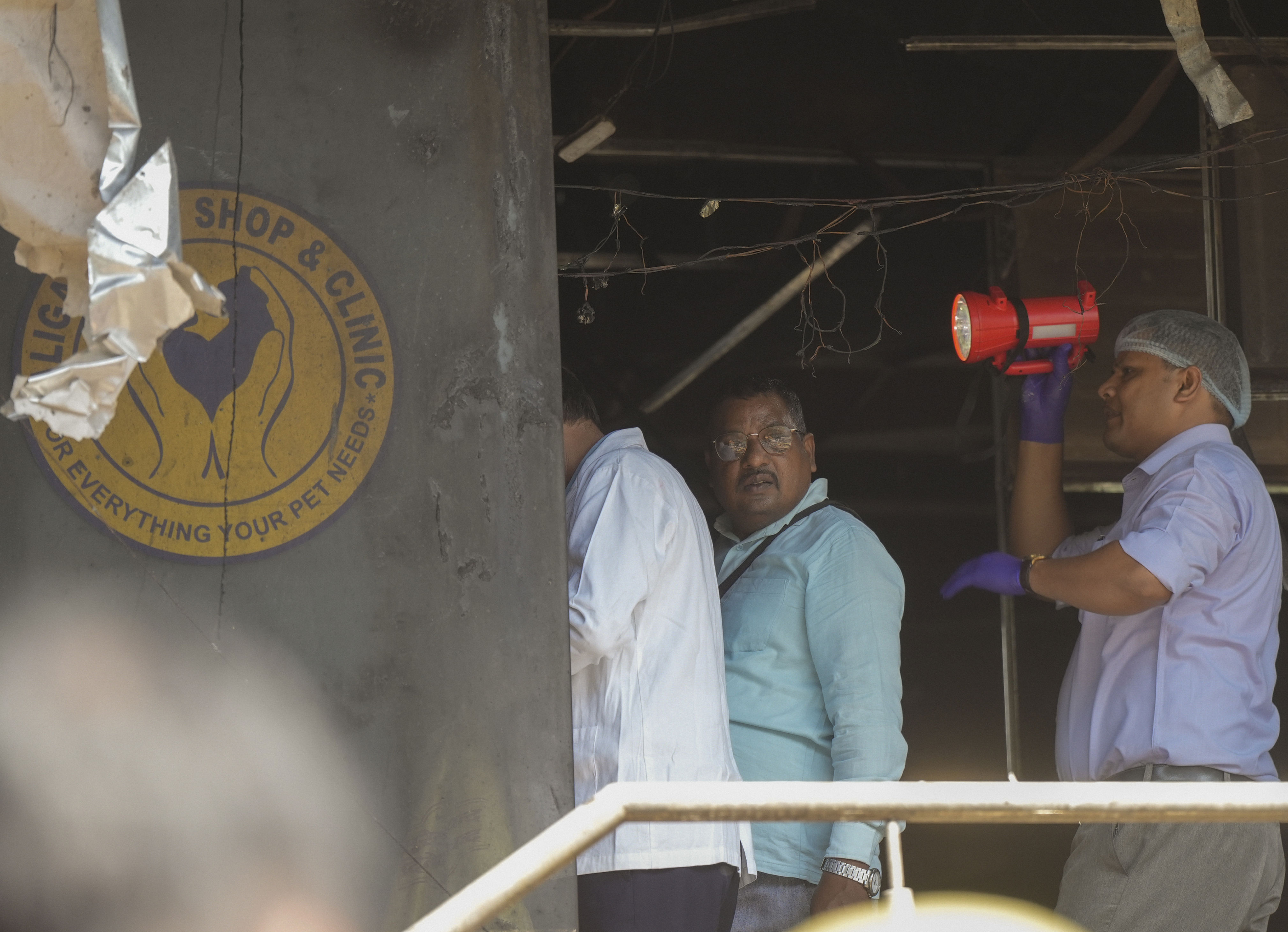 Lucknow fire: SIT gathers evidence, meets hospitalised victims; report ...