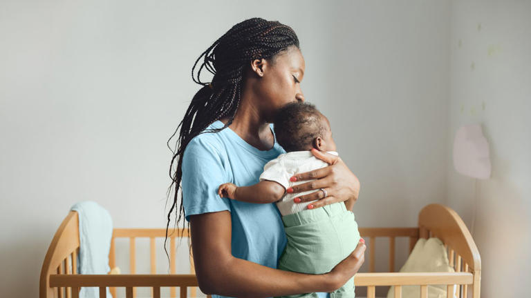 How to connect with your baby while you manage postpartum depression