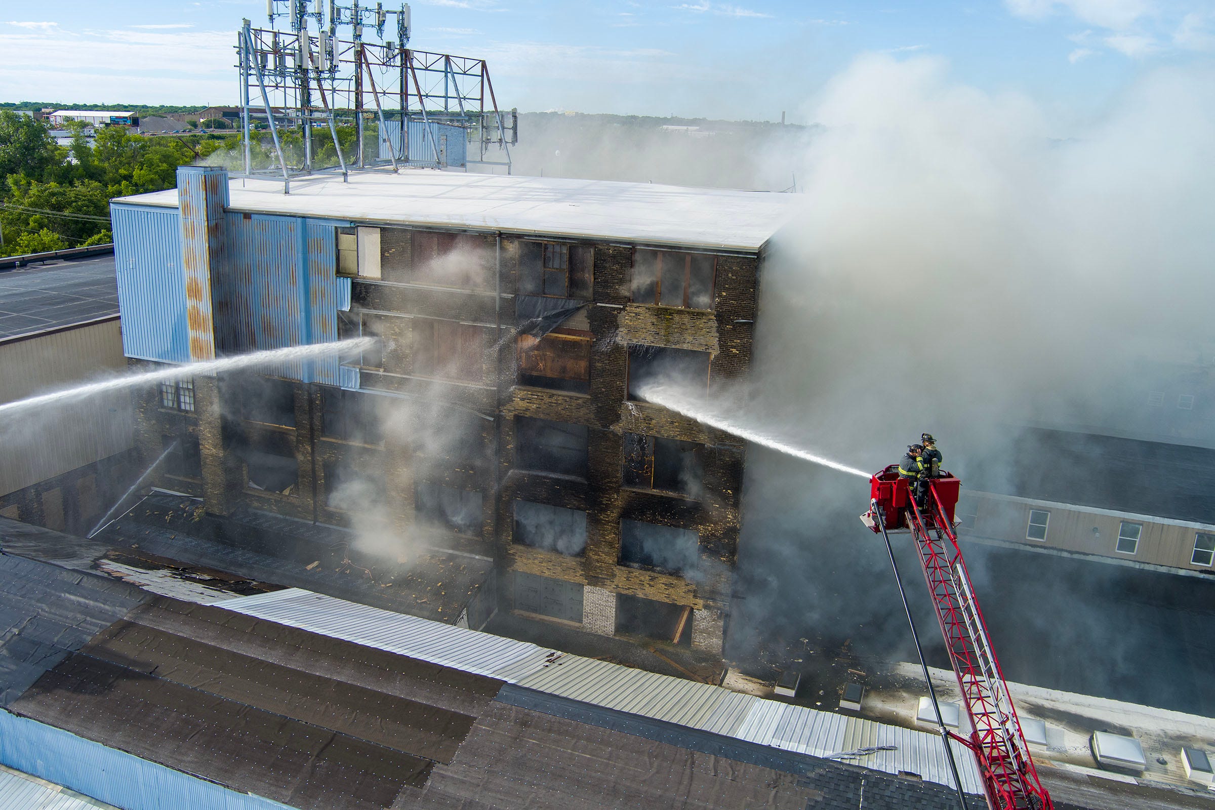 Industrial fire breaks out on Milwaukee's south side; no one injured
