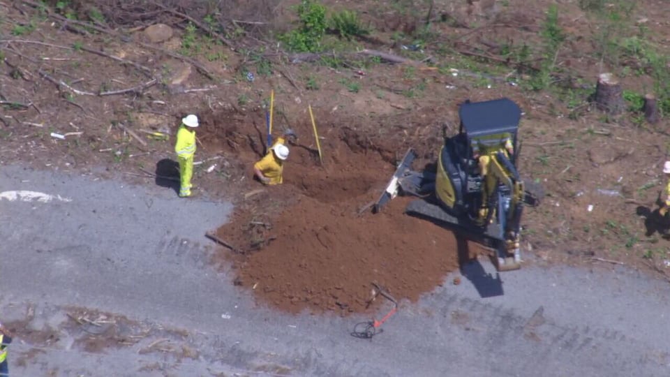 Gas leak shuts down Roswell roads, GA 400 exit ramp