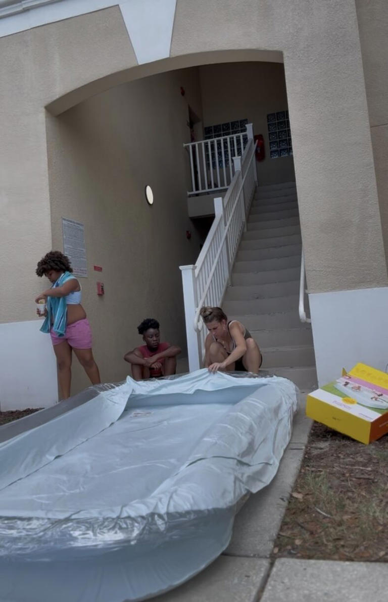 This mom’s simple gesture turned her neighborhood into a 90s summer dream