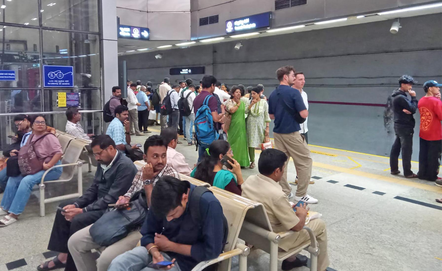 Commuters vent anger: No phone network, crowded platforms & Bengaluru ...