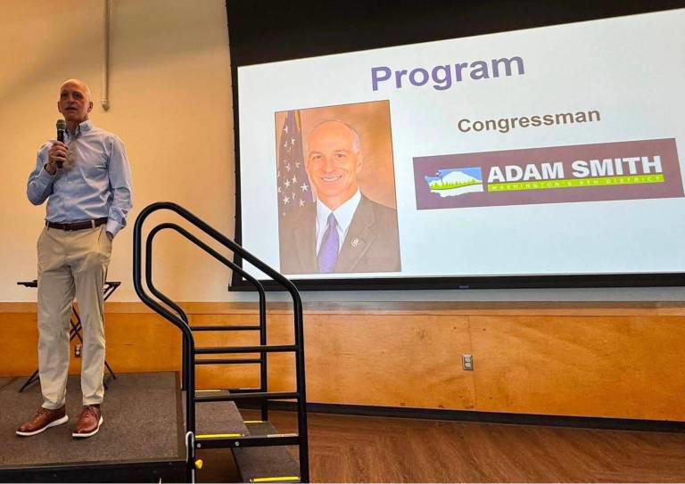 Rep. Smith discusses student safety, Iran and more at MI Rotary meeting