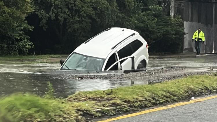 Norfolk I-264 exit blocked because of sinkhole, police say