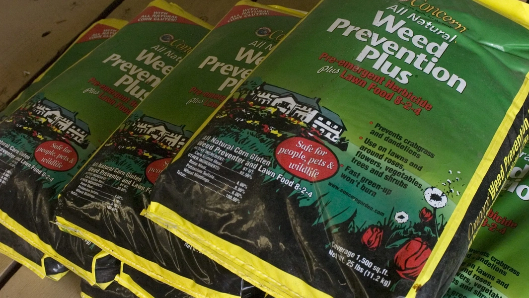 Natural methods for weed-free, healthy lawns