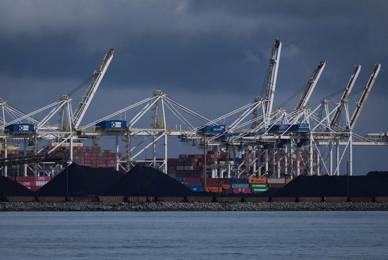 Border agents find half tonne of opium hidden in Vancouver-area ...
