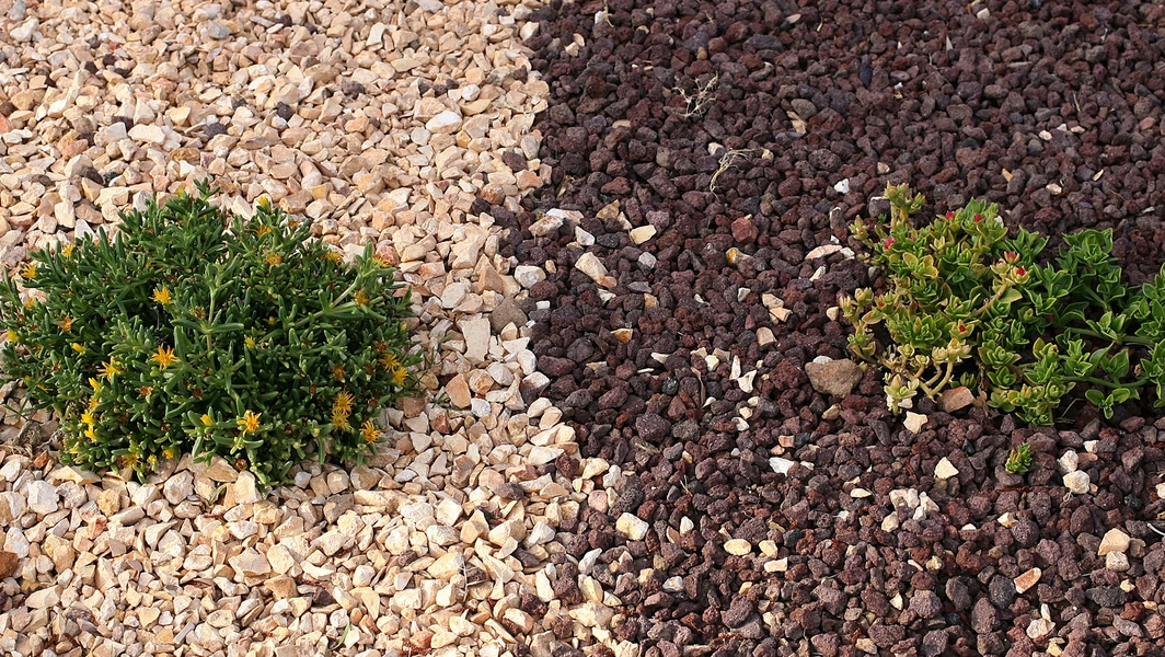 4 eco-friendly gravel driveway edging ideas