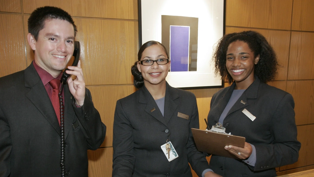 16 things hotel staff notice about guests