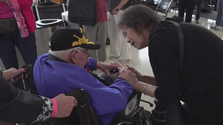 Veterans experience emotional 'welcome home' moments through Honor ...