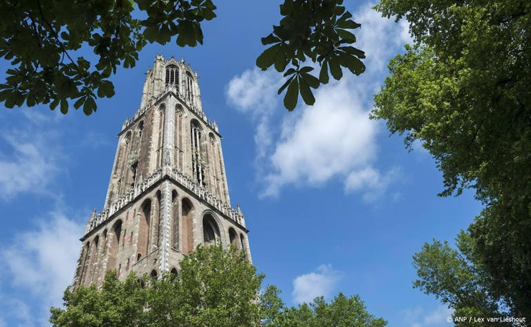 Mensen kunnen tijdens hitte verkoeling zoeken in Domkerk Utrecht