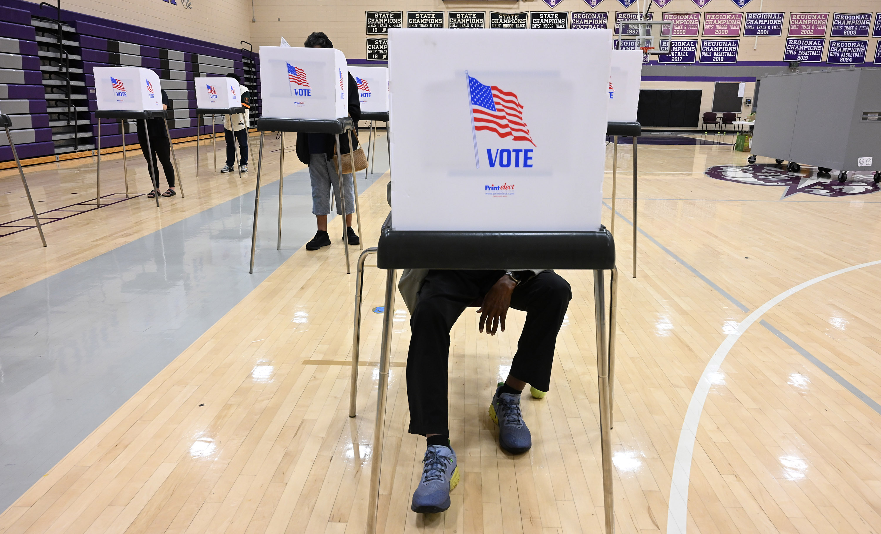 Rain, low turnout shape Maryland primary election day
