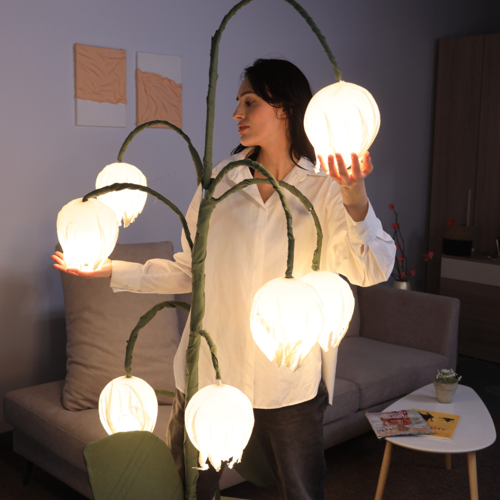 Elevate your surroundings with this DIY flower lamp!💡🌷