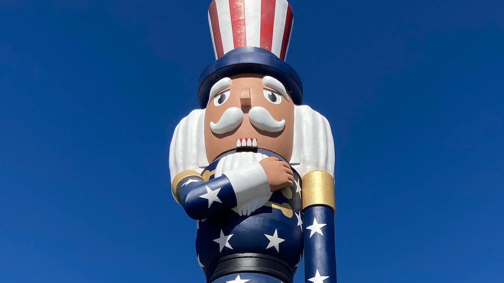 World's tallest nutcracker is Minnesota's newest tourist attraction