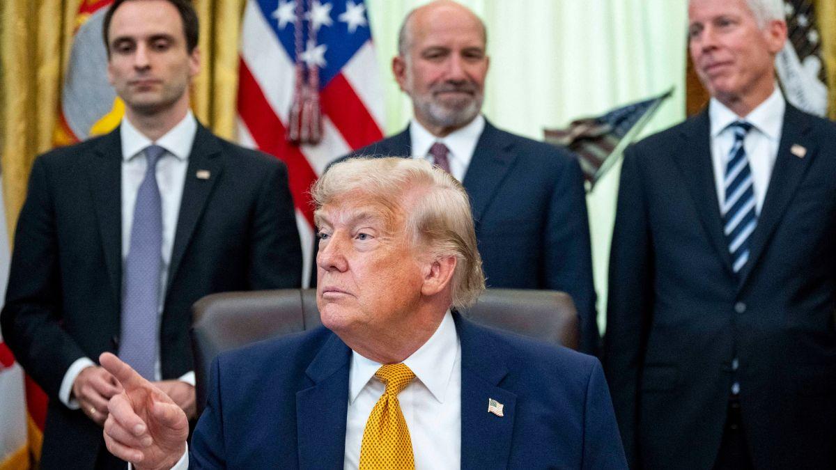 Donald Trump mocked by critics over his 'MAGA mullet' hairstyle ...