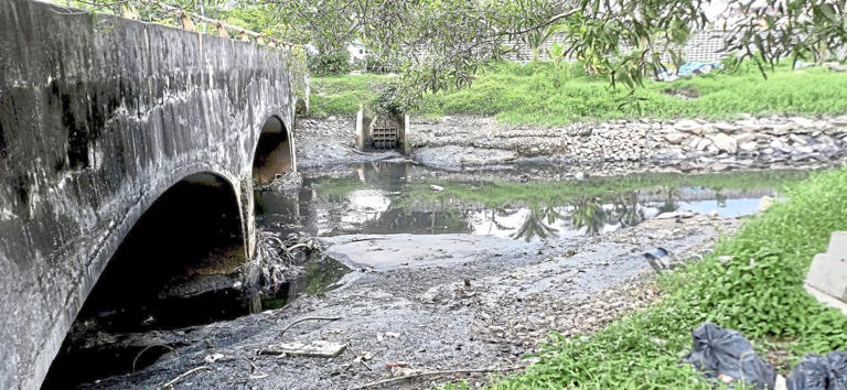 JB folk cry foul over smelly river