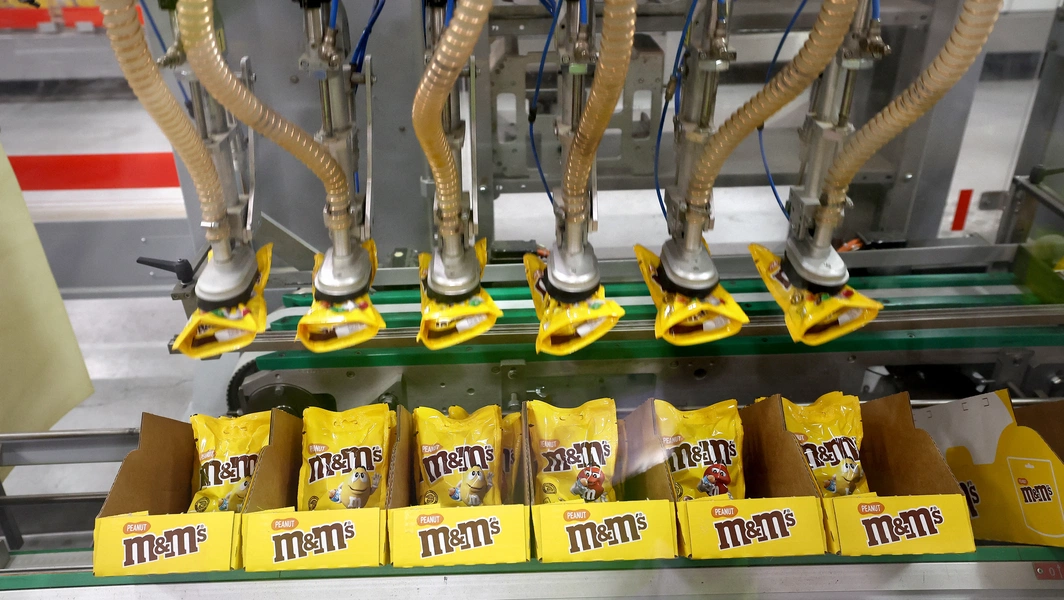 Mars phases out artificial dyes in M&M’s