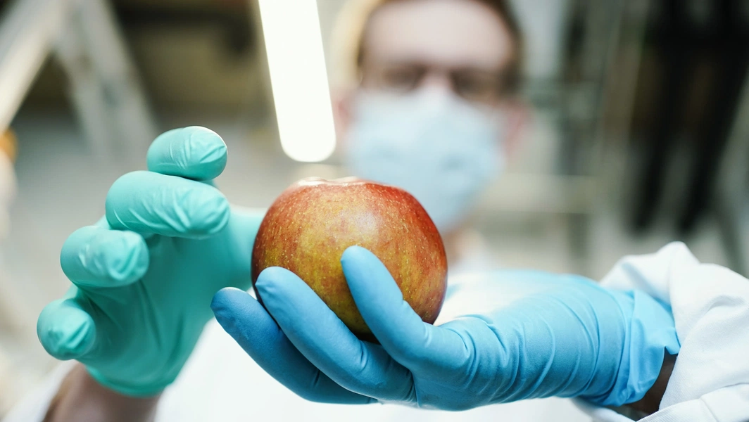 Safe and effective apple washing practices