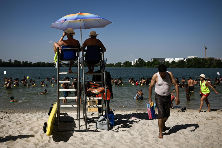 Europe wilts under record heat as aircon sales soar
