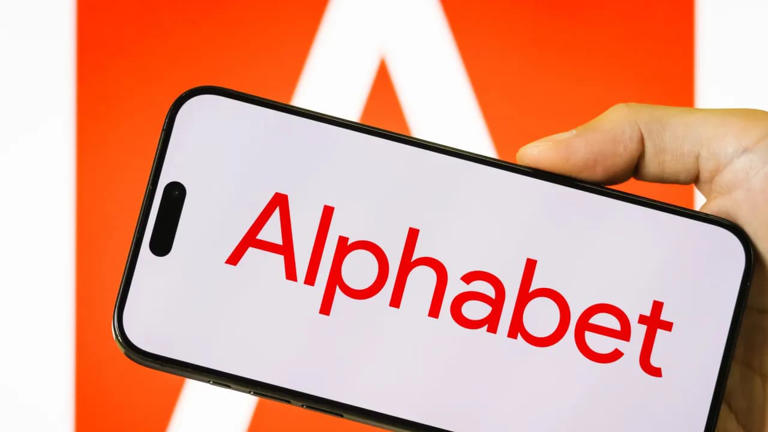 GOOGL stock gains after-hours as Alphabet is set to replace Verizon in ...
