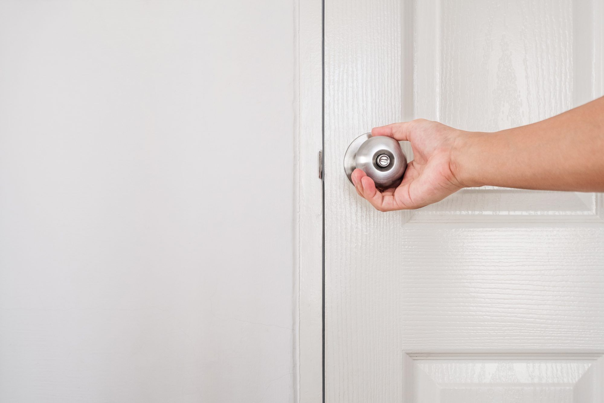 Should you leave interior doors open or closed to help cool your house ...