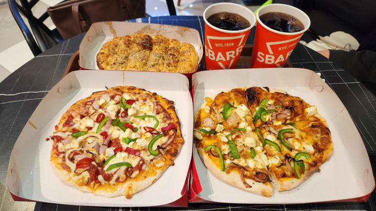 6 '90s pizza chains you (almost) forgot about