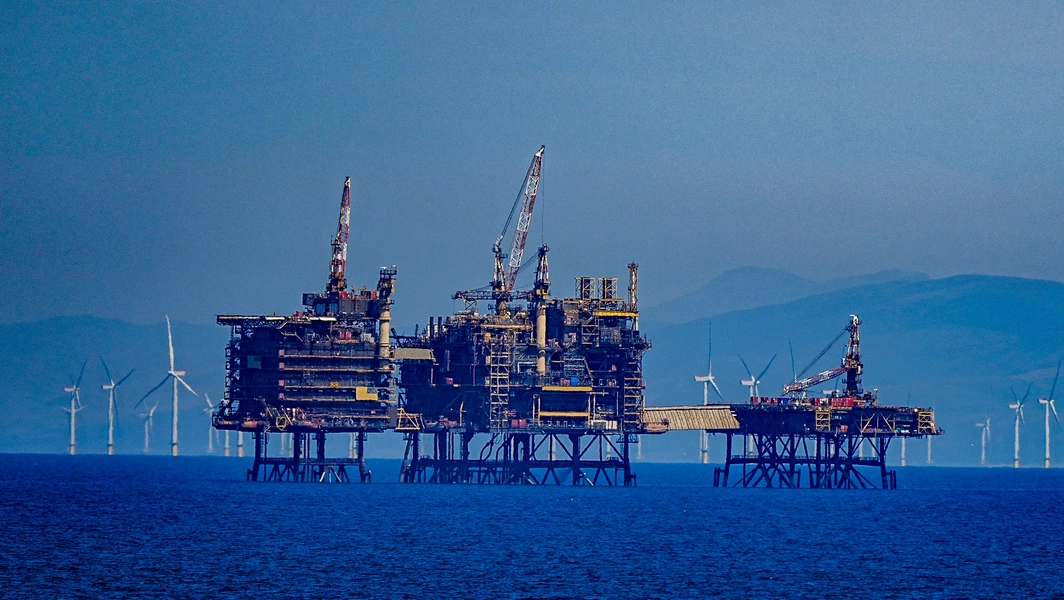 Life and risks on offshore oil rigs