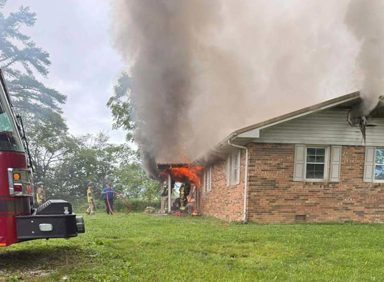 Child safely escapes burning home in East Bernstadt