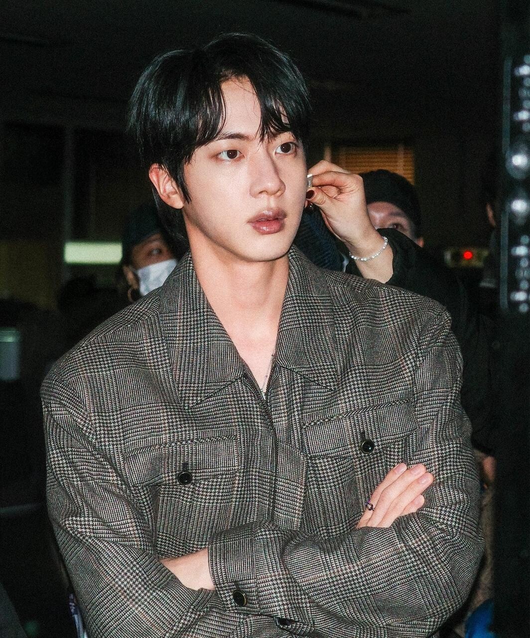 방탄소년단 진, 'Merry Go Round' 현장서 프로다운 몰입
